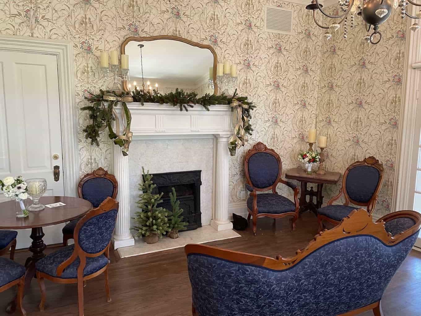 Earle Harrison House & Pape Gardens - Romantic Spots Waco